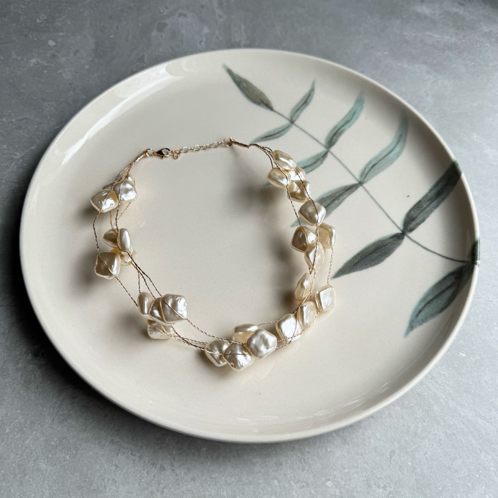 Colar Curto Acetinado Dourado – Nilza Biju